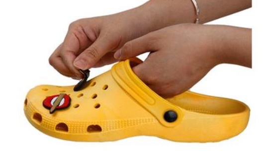 How To Put Jibbitz On Crocs Easily? | Chooze Shoes